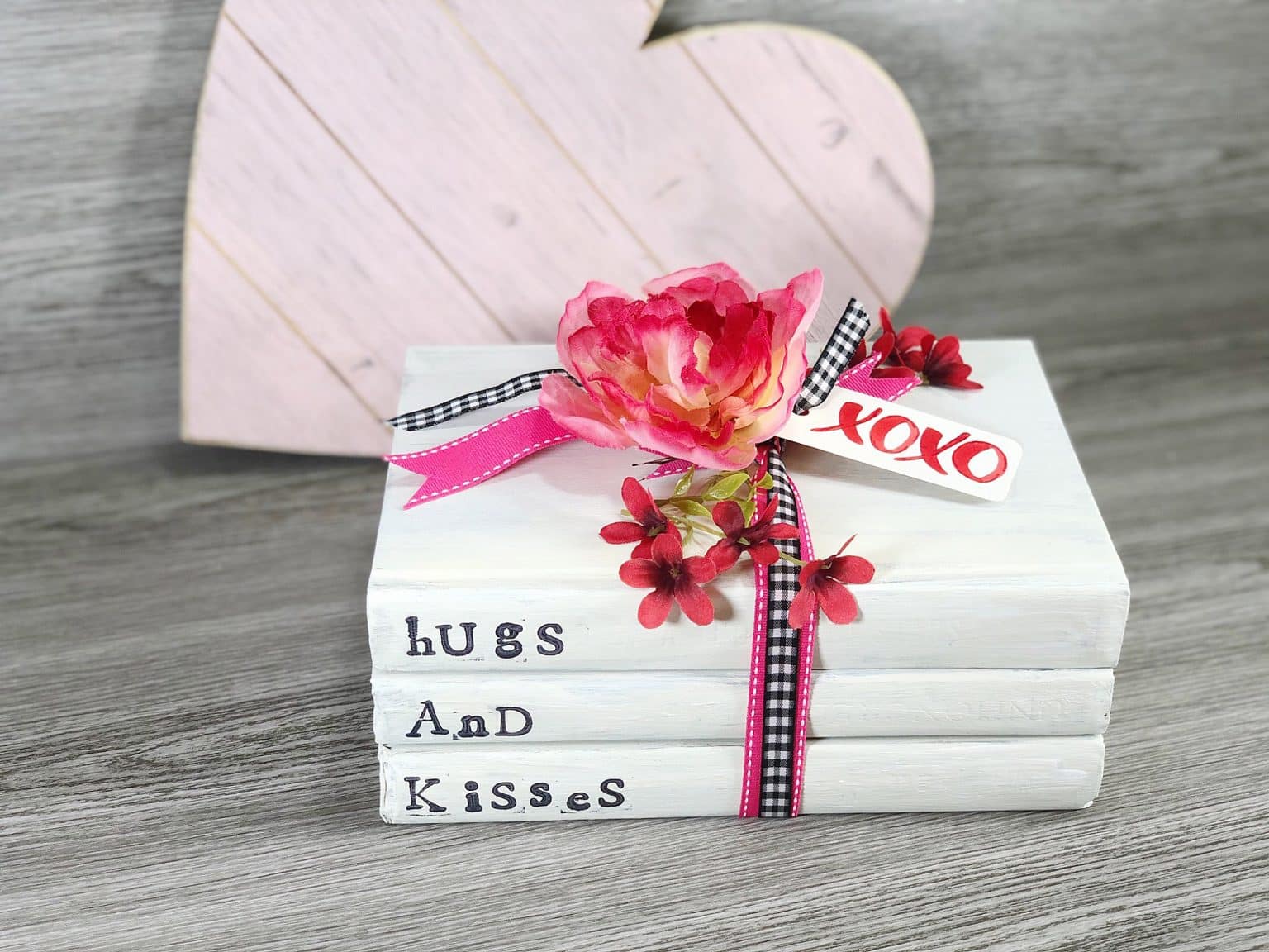 How to Make Stamped Books for Your Love on Valentine's Day - HCB