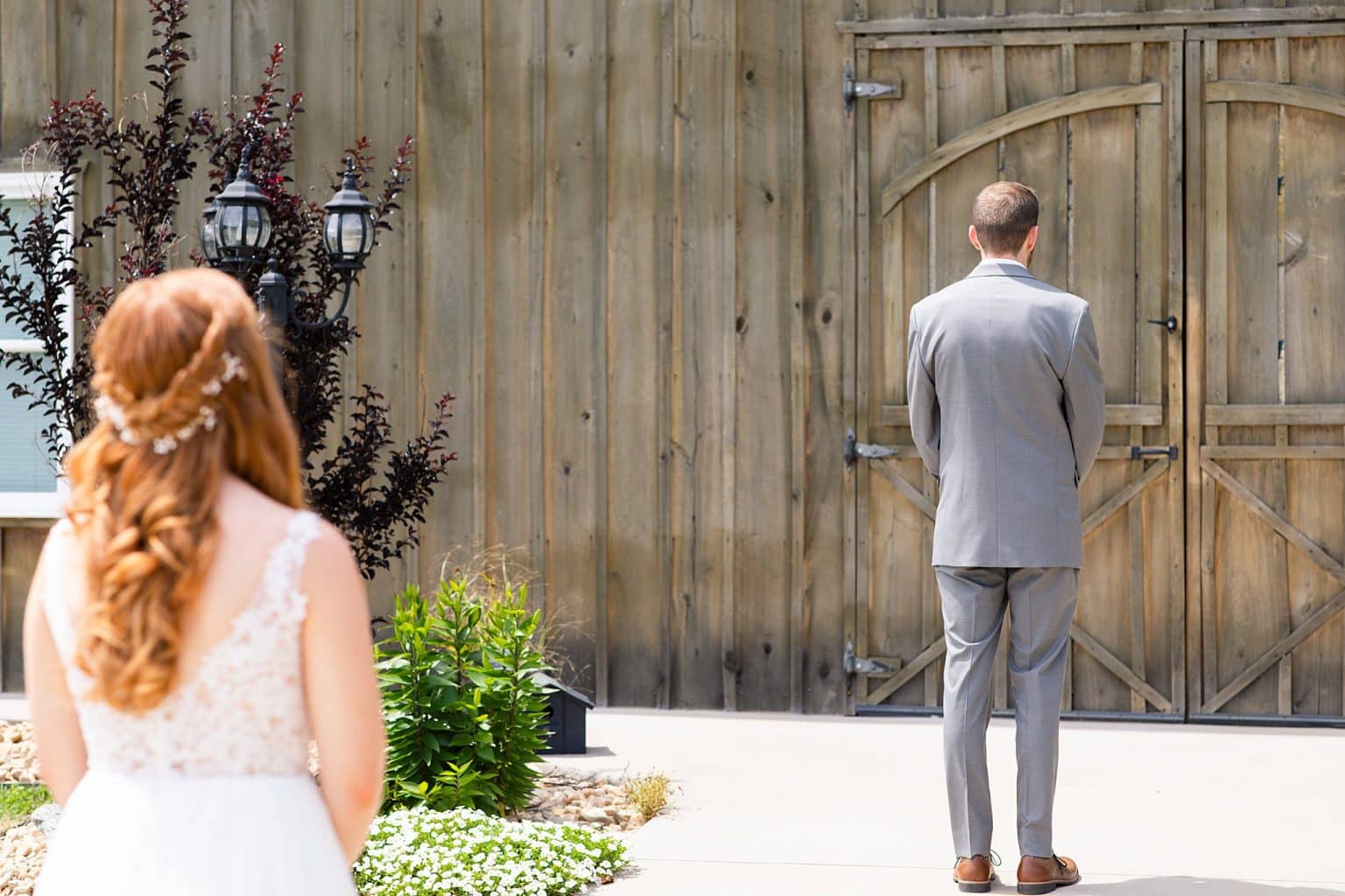 6 Absolutely Creative Wedding First Look Ideas You Must Copy - HCB