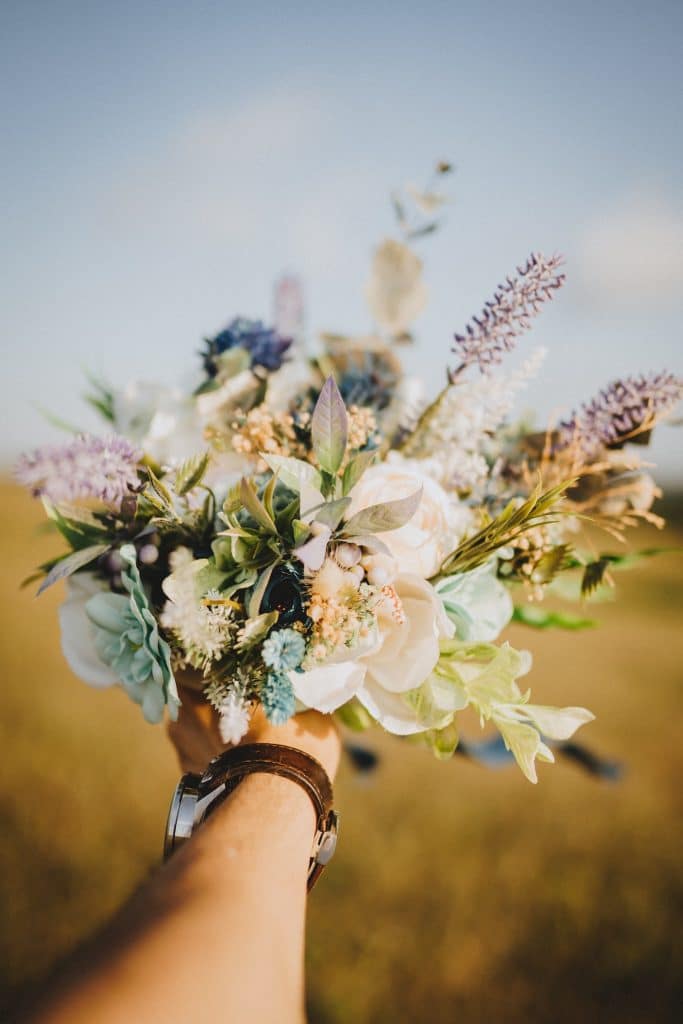 Everything You Need to Know About Summer Wedding Flowers - HCB