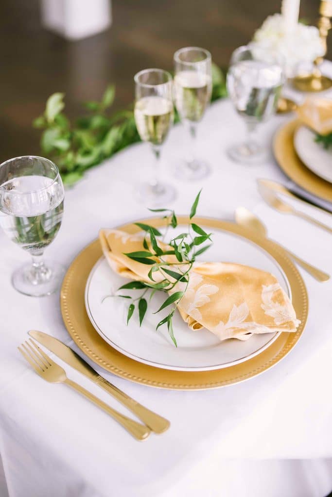 How to Perfect a Minimalist Wedding Style for the Ultimate Big Day | HCB